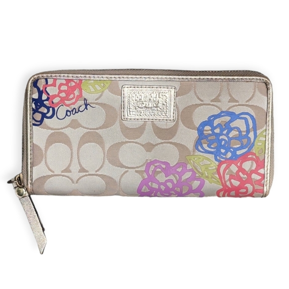 Bags | Coach Poppy Accordion Wallet Poppy Daisy Applique Floral East ...
